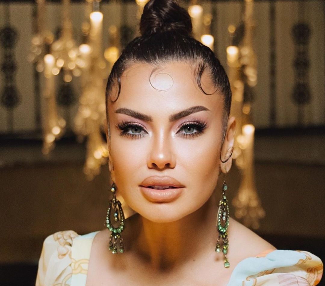 Ünlü şarkıcı Lara yeni sevgilisi ile el ele - All Magazine