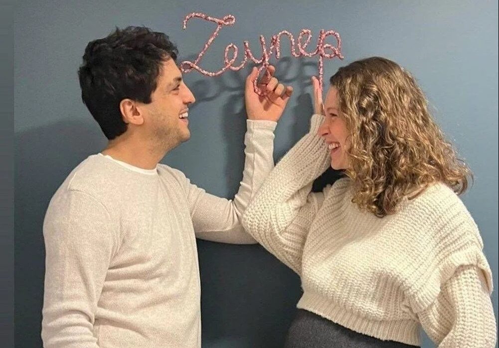 Taner Ölmez’in eşi Ece Çeşmioğlu, kızı Zeynep’in yüzünü ilk kez ...