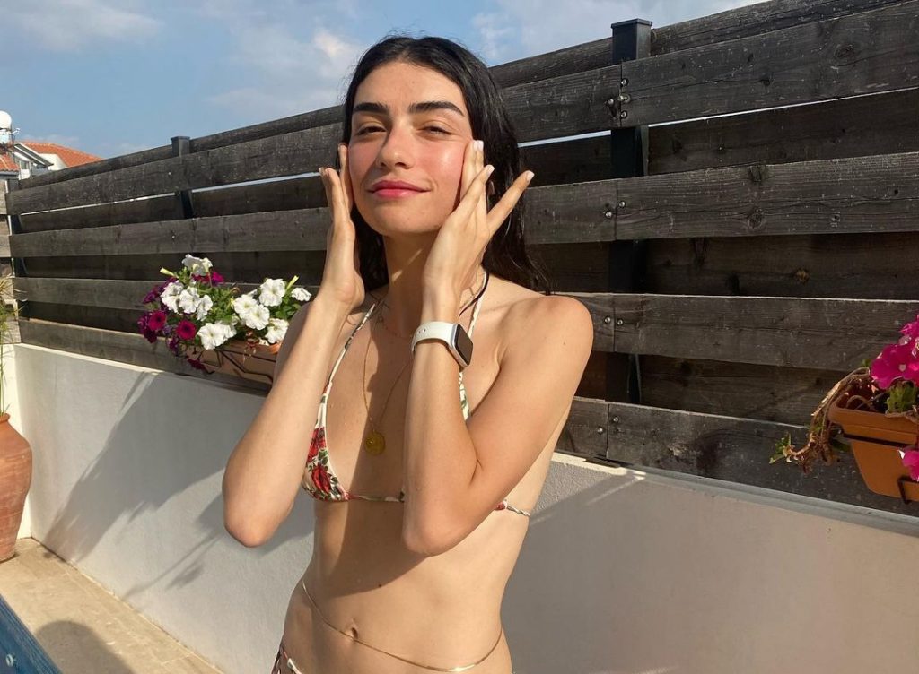 Hazar Ergüçlü bikinili pozlarıyla dikkat çekiyor - All Magazine Hazar Ergüçlü bikinili pozlarıyla dikkat çekiyor - All Magazine